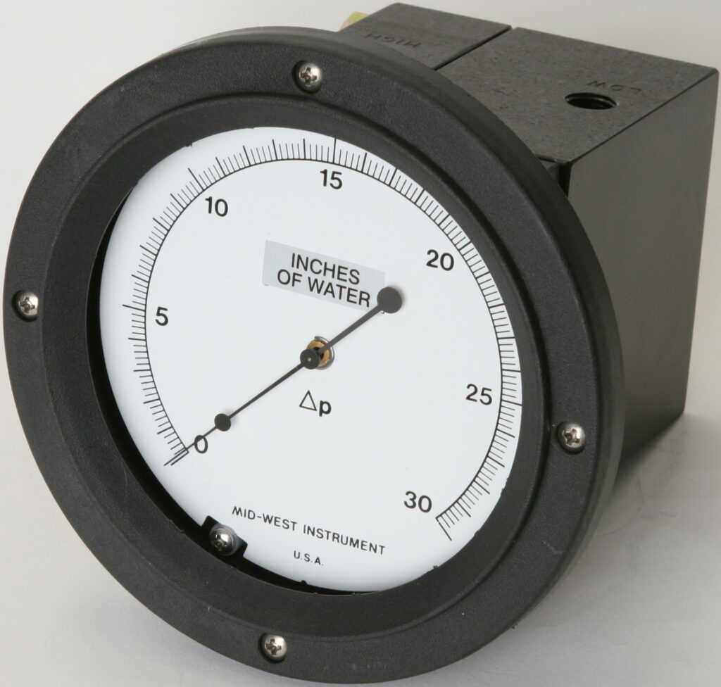 Differential pressure gauge - Håland Instrumentering